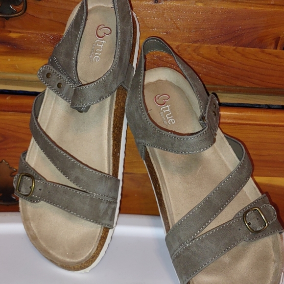 BareTraps | Shoes | Womens B True Baretraps Sandals | Poshmark